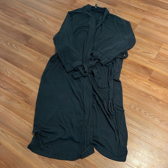 SKIMS | Intimates & Sleepwear | Skims Robe 2x | Poshmark